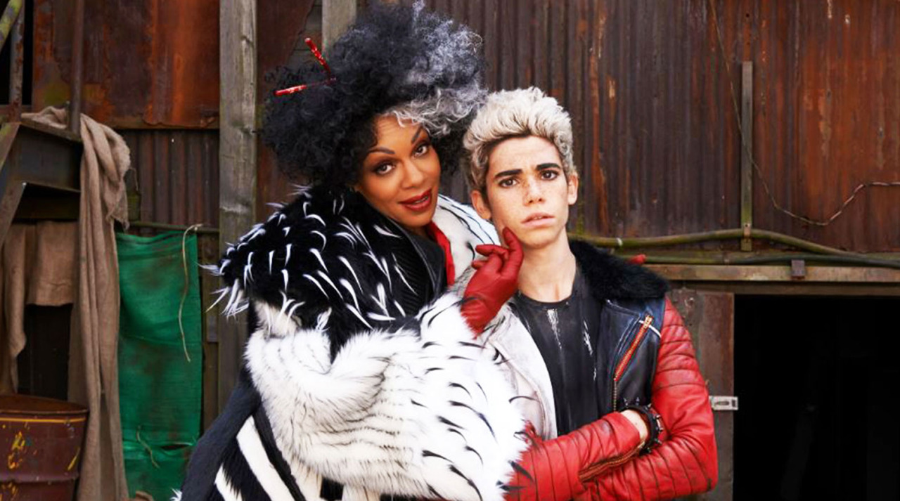 Image Cruella And Her Son Carlos Descendants Wiki Fandom Powered By Wikia